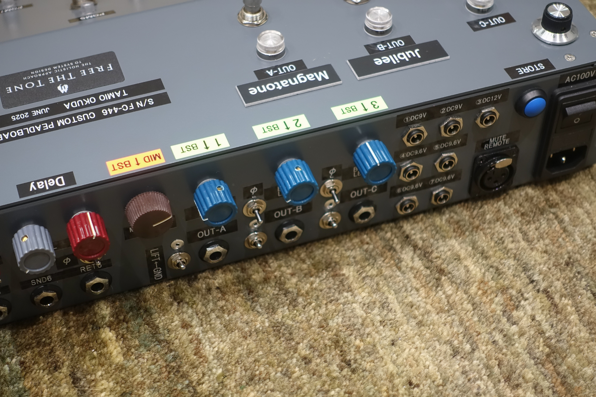 Introducing the Tamio Okuda’s custom pedalboard｜NEWS｜Free The Tone